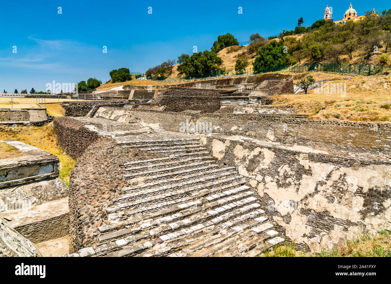 Great pyramid of cholula -Fotos und -Bildmaterial in hoher Auflösung ...