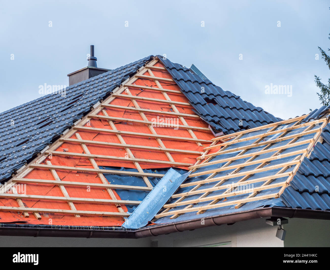 Dach Haus Bau Dachdecker Stockfotografie - Alamy