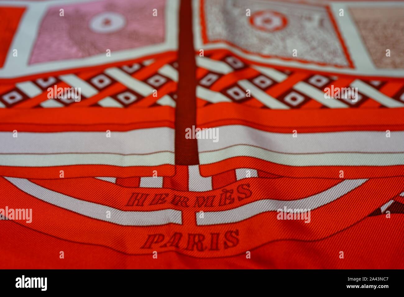 Hermes paris logo -Fotos und -Bildmaterial in hoher Auflösung – Alamy