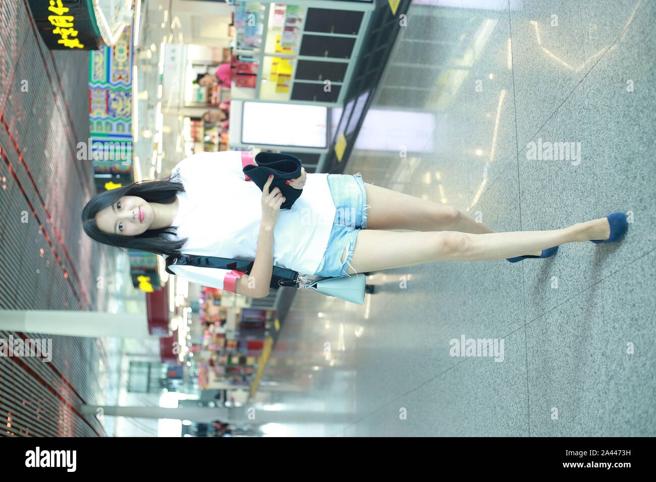 Chinesische Model und Schauspielerin Zhang Zilin kommt an der Beijing ...