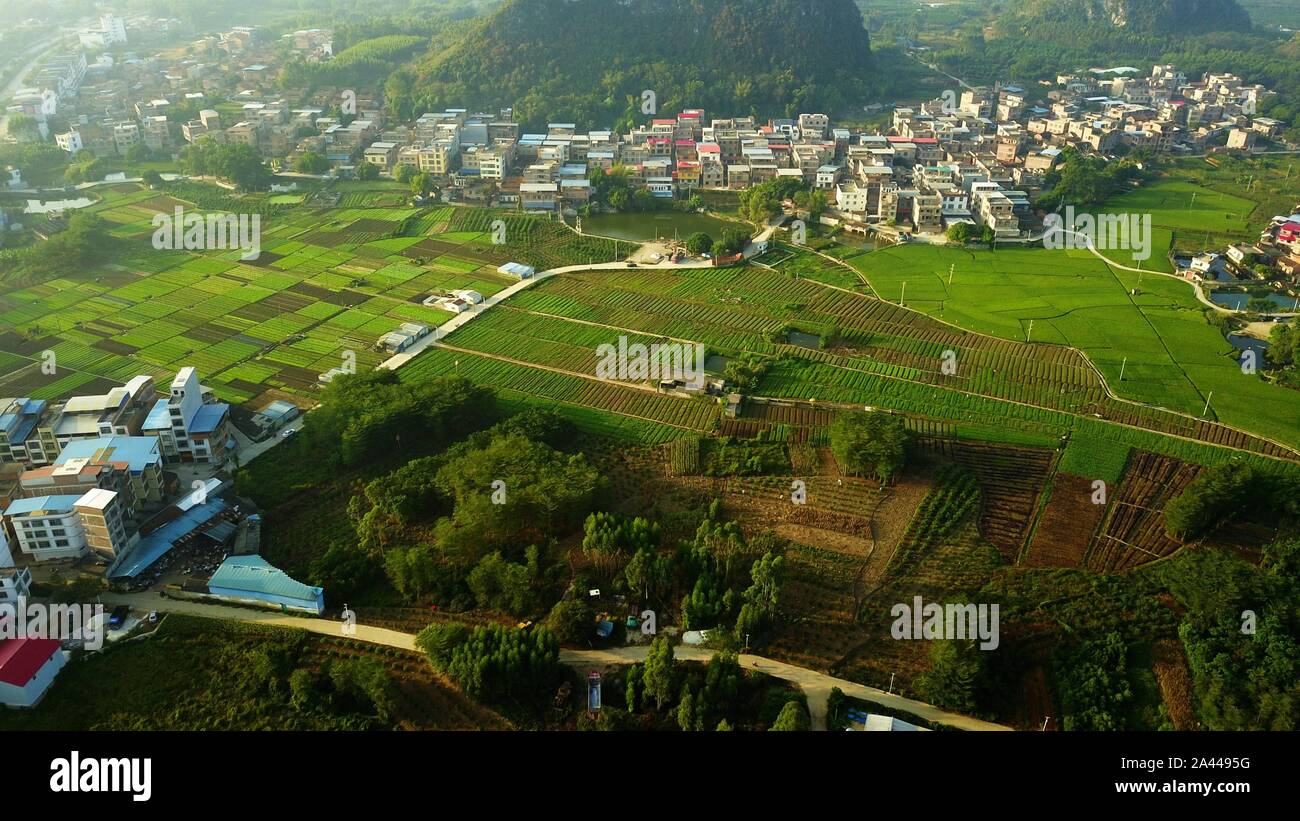 Yiling rock landschaftlich sind -Fotos und -Bildmaterial in hoher ...