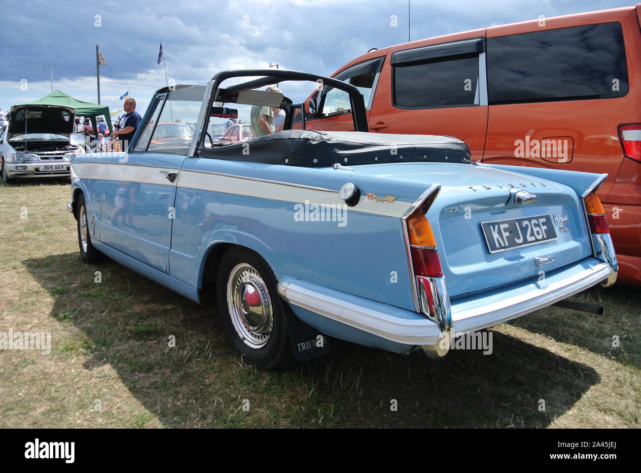 Triumph herold cabrio -Fotos und -Bildmaterial in hoher Auflösung – Alamy