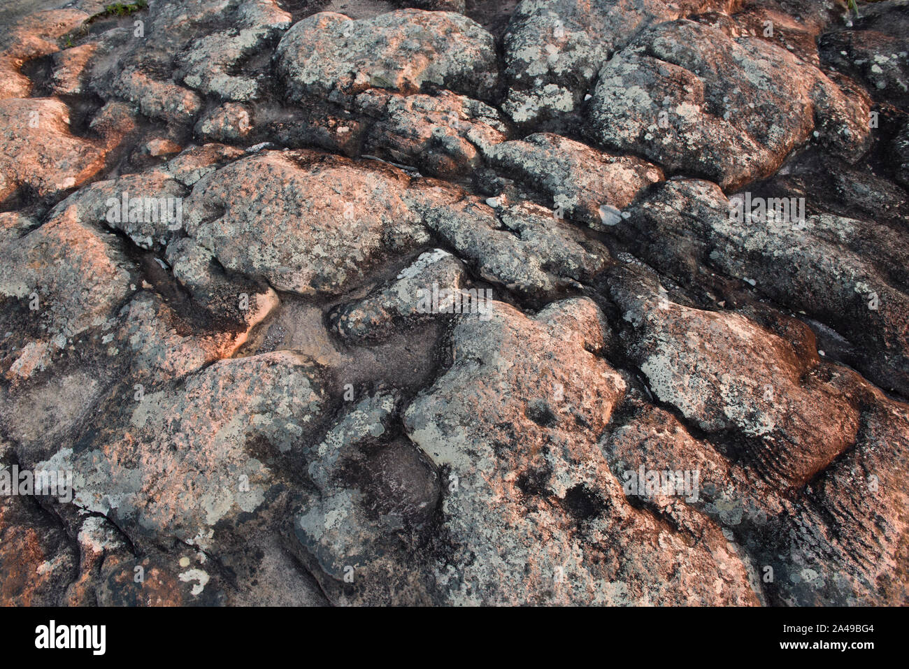 Schichten von Sandstein, Konglomerate, und Kalksteine repräsentieren ...