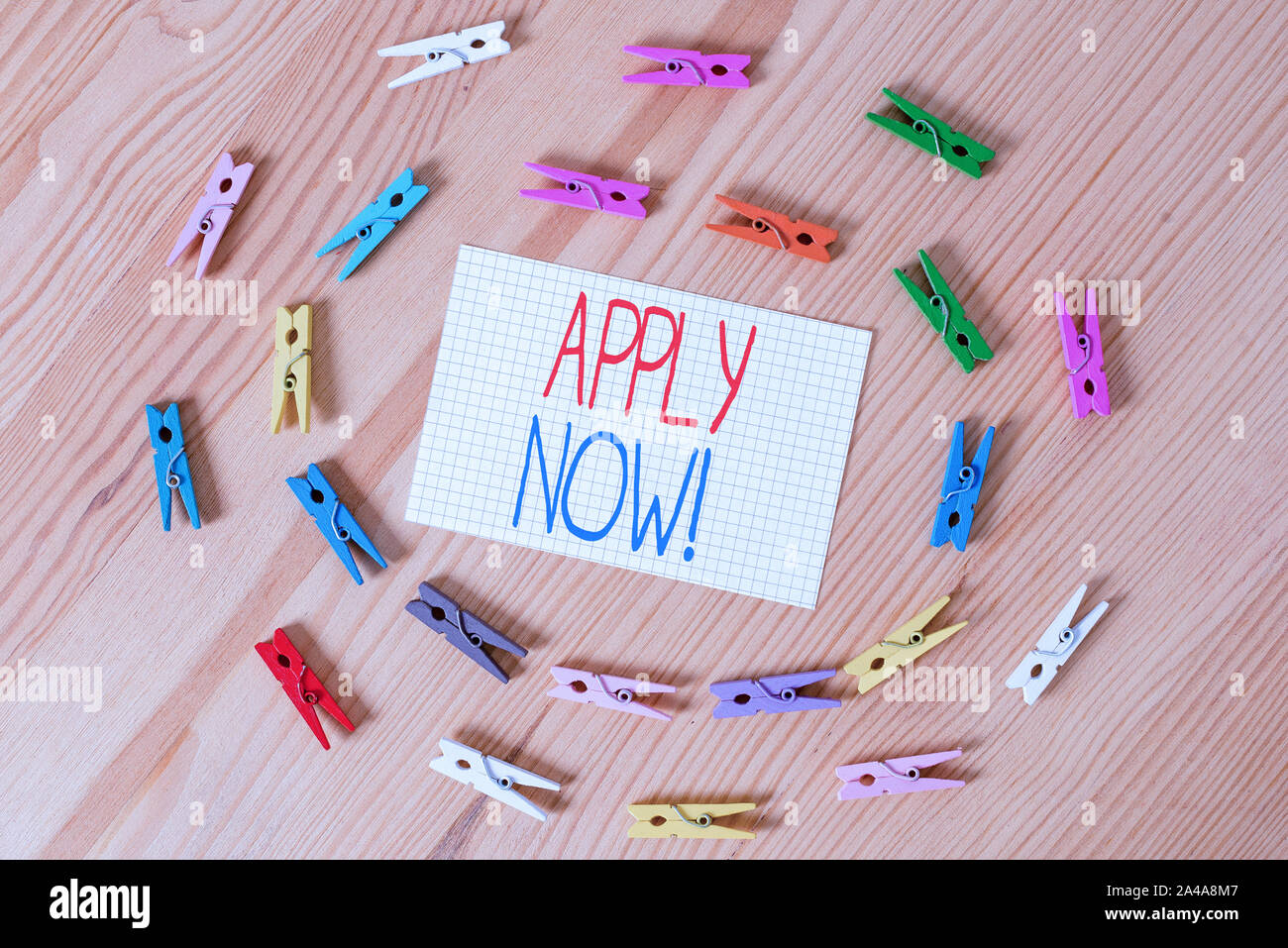 Text Jetzt anmelden angezeigt. Business Foto text Anfrage etwas ...