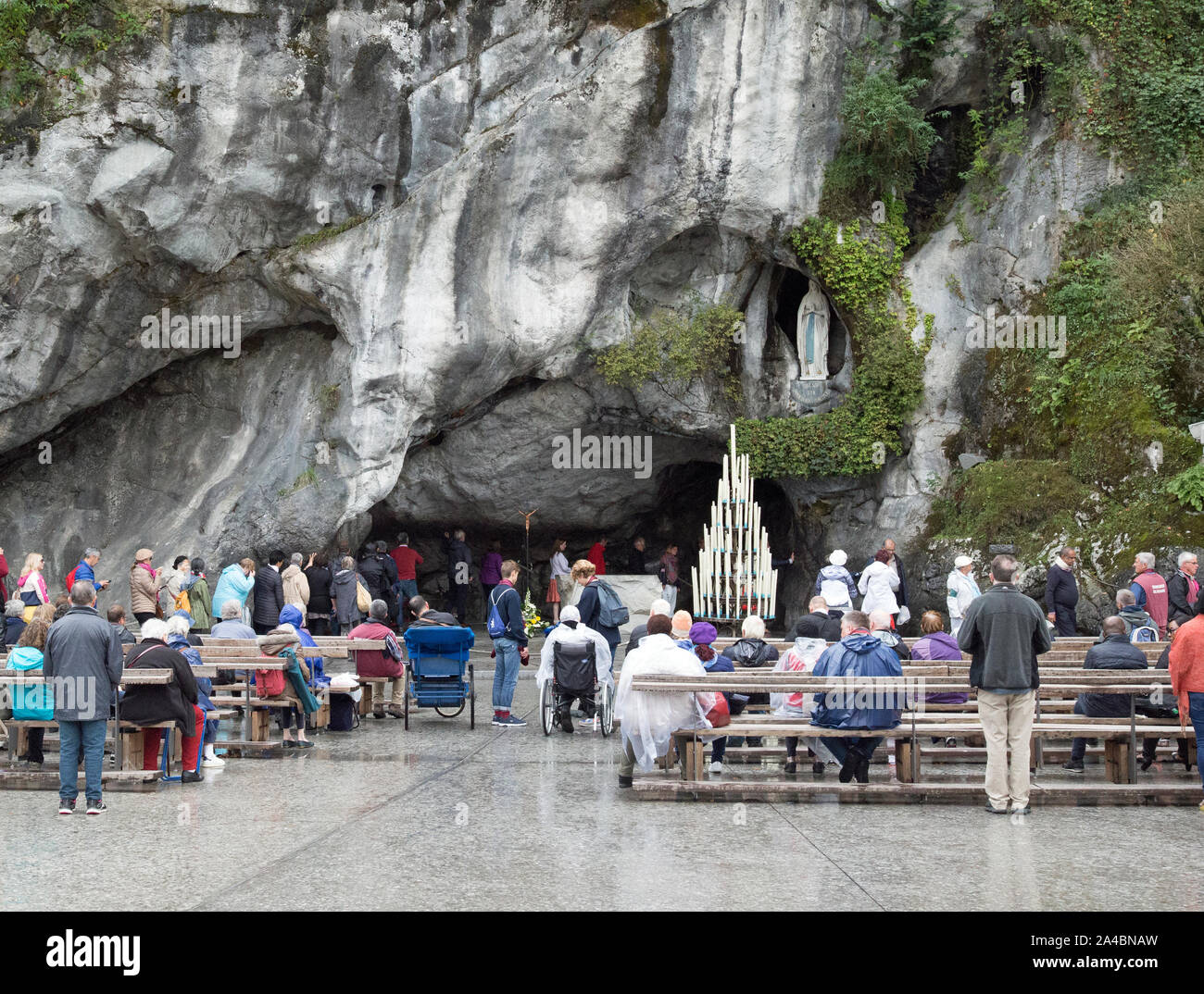 Visitare lourdes -Fotos und -Bildmaterial in hoher Auflösung – Alamy
