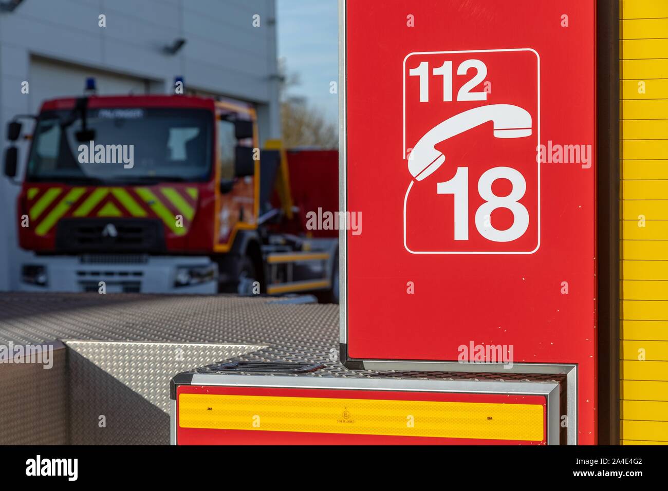 Hilfe telefon notruf feuerwehr -Fotos und -Bildmaterial in hoher ...