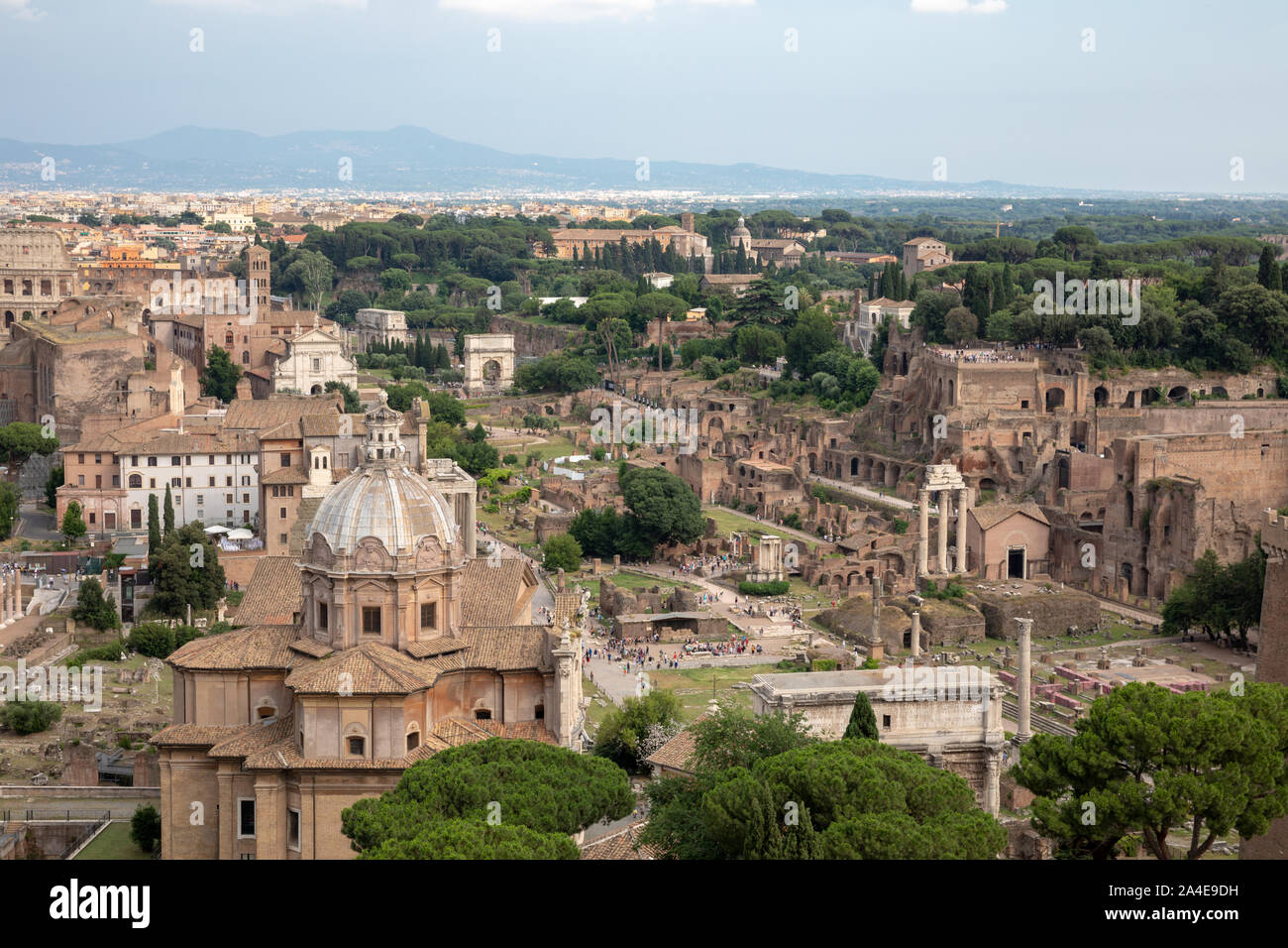 Panoramablick auf die Stadt Rom, Forum Romanum und Kolosseum von ...