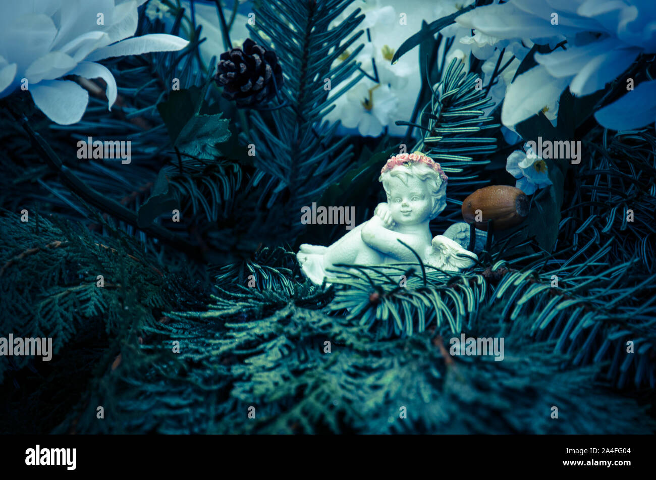 Grab engel mit grab dekoration -Fotos und -Bildmaterial in hoher ...