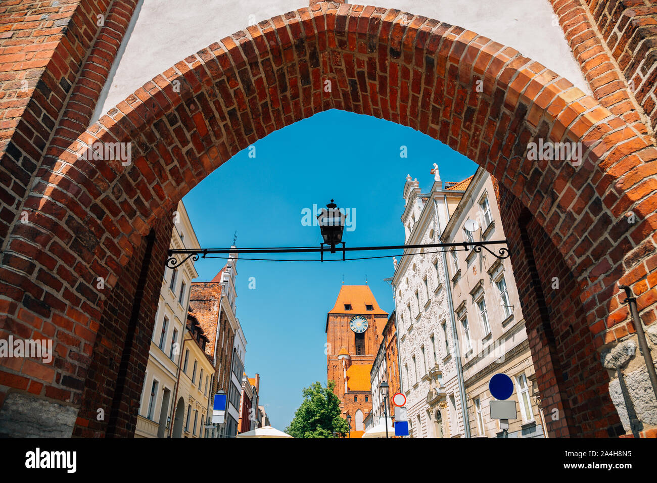 Brama Zeglarska Tor und Altstadt in Torun, Polen Stockfotografie - Alamy
