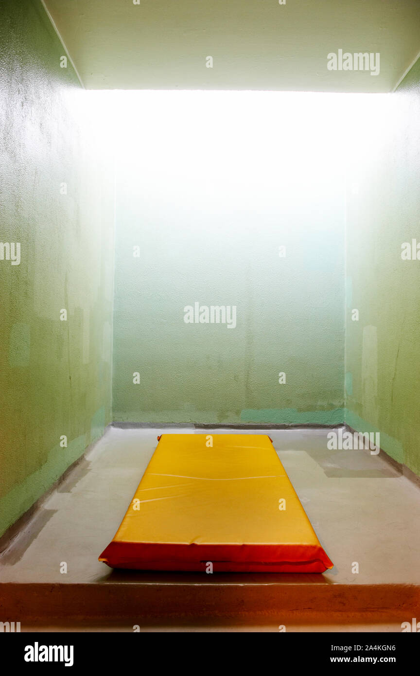 Prison cells -Fotos und -Bildmaterial in hoher Auflösung - Seite 3 - Alamy