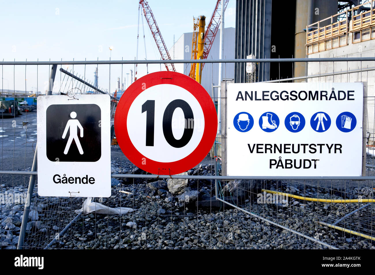 Notwendige zeichen -Fotos und -Bildmaterial in hoher Auflösung – Alamy