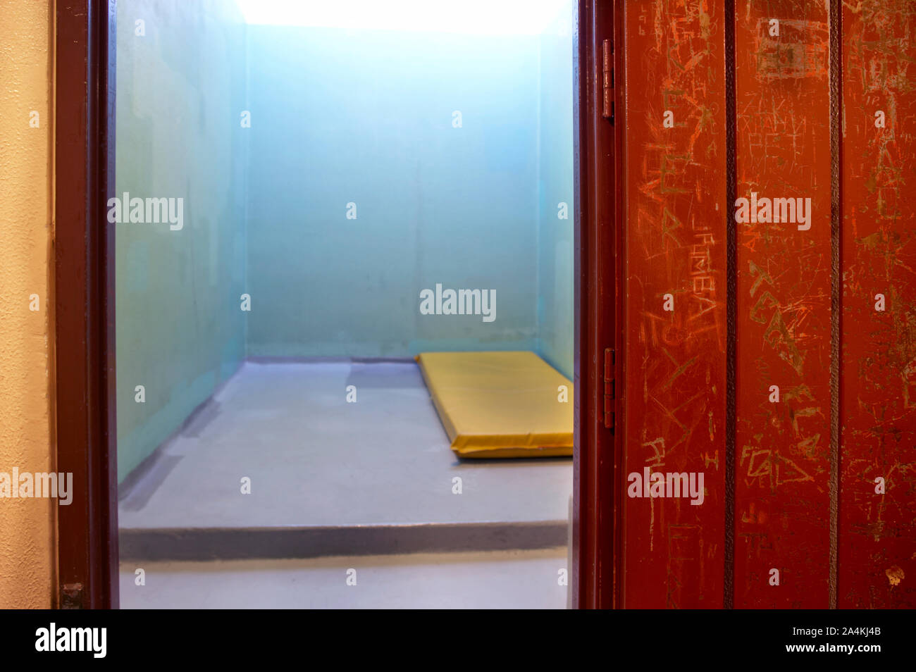 Prison cells -Fotos und -Bildmaterial in hoher Auflösung - Seite 3 - Alamy