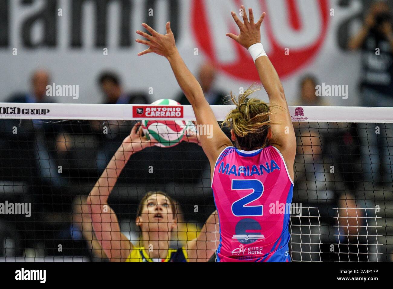 Mariana andrade costa mari paraiba -Fotos und -Bildmaterial in hoher ...
