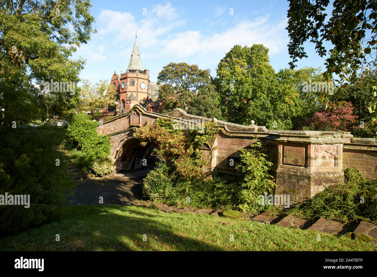Lyceum port sonnenlicht dorf -Fotos und -Bildmaterial in hoher ...
