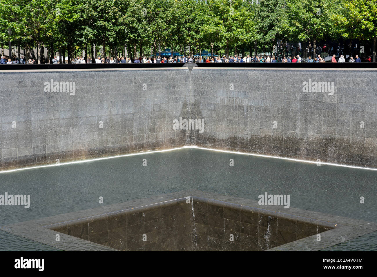 World trade center memorial pool -Fotos und -Bildmaterial in hoher ...
