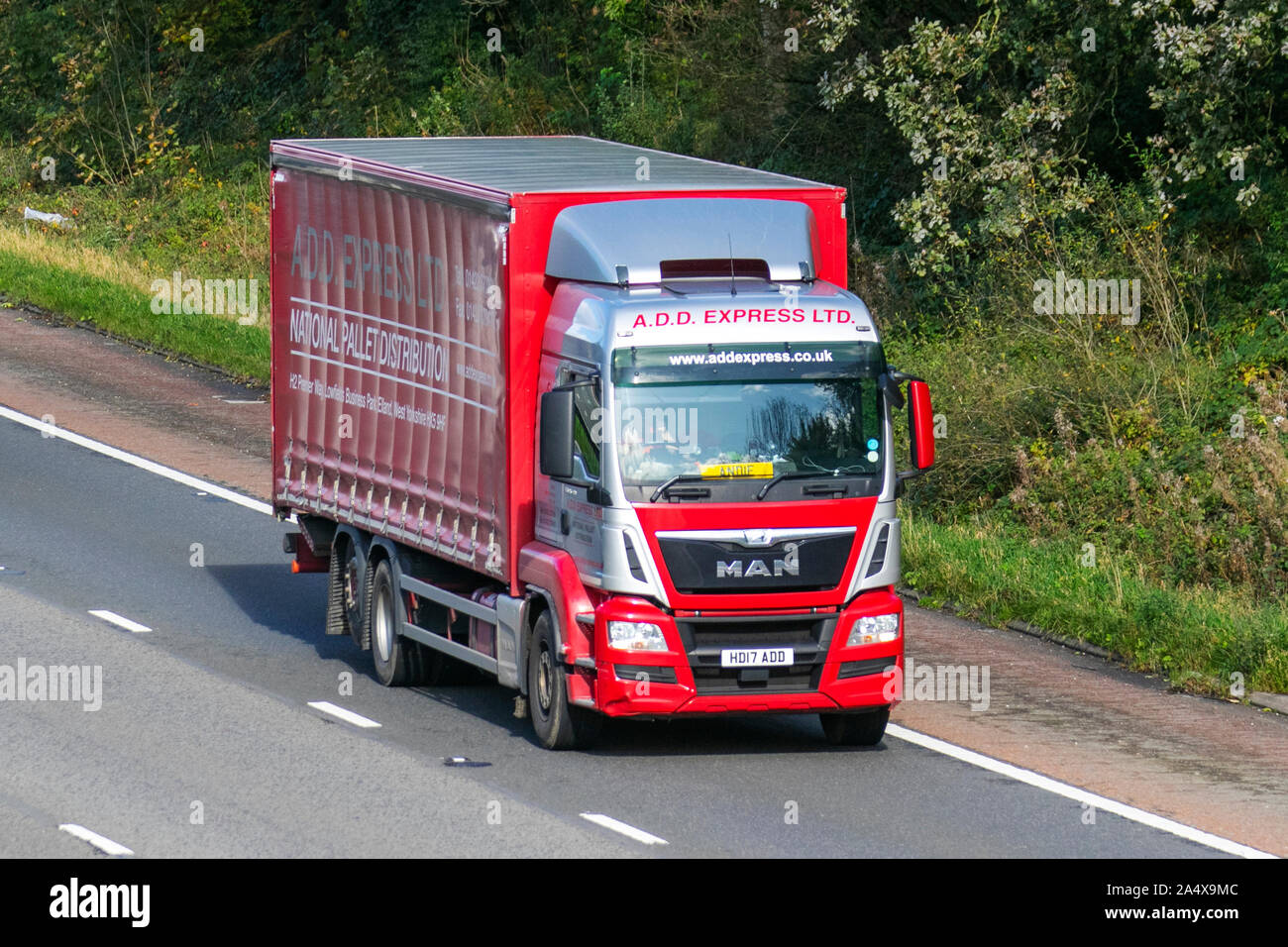 Ads- Express; Nationale Palette Verteilung; Autobahn schwerer Güter-LKW ...