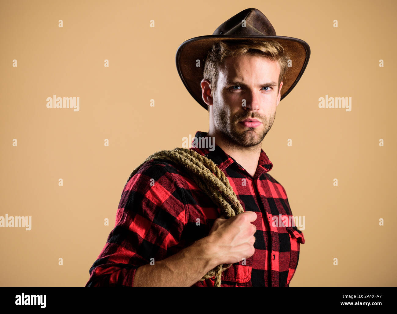 Ein Pferd reiten. Vintage Style Mann. Wild West retro Cowboy. Mann ...