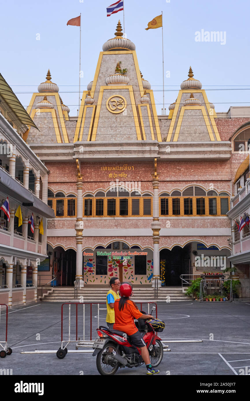 Dev mandir bangkok -Fotos und -Bildmaterial in hoher Auflösung – Alamy
