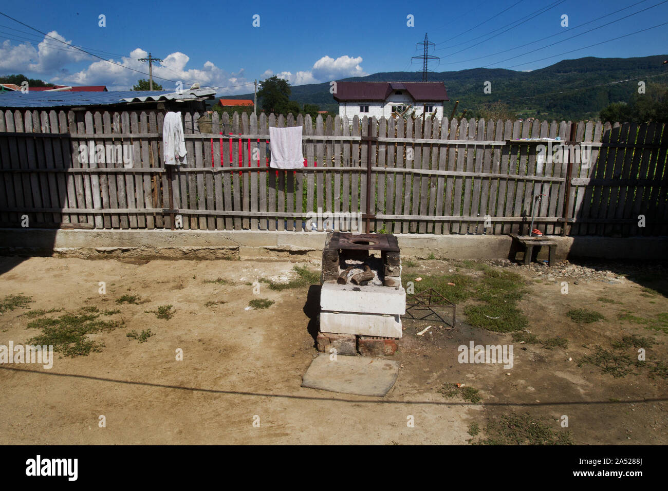 Poverty in romania -Fotos und -Bildmaterial in hoher Auflösung – Alamy