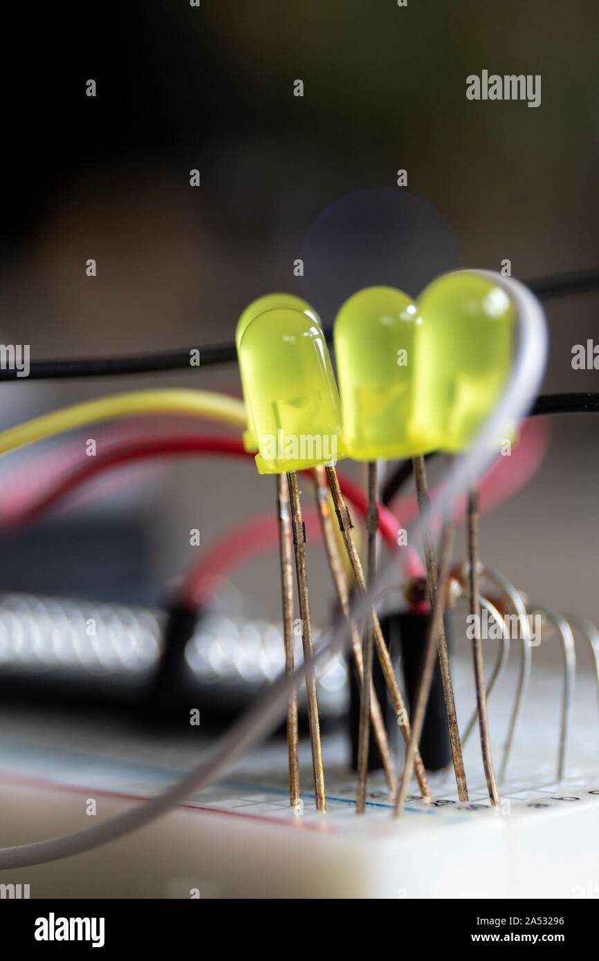 Breadboard prototype circuit -Fotos und -Bildmaterial in hoher ...
