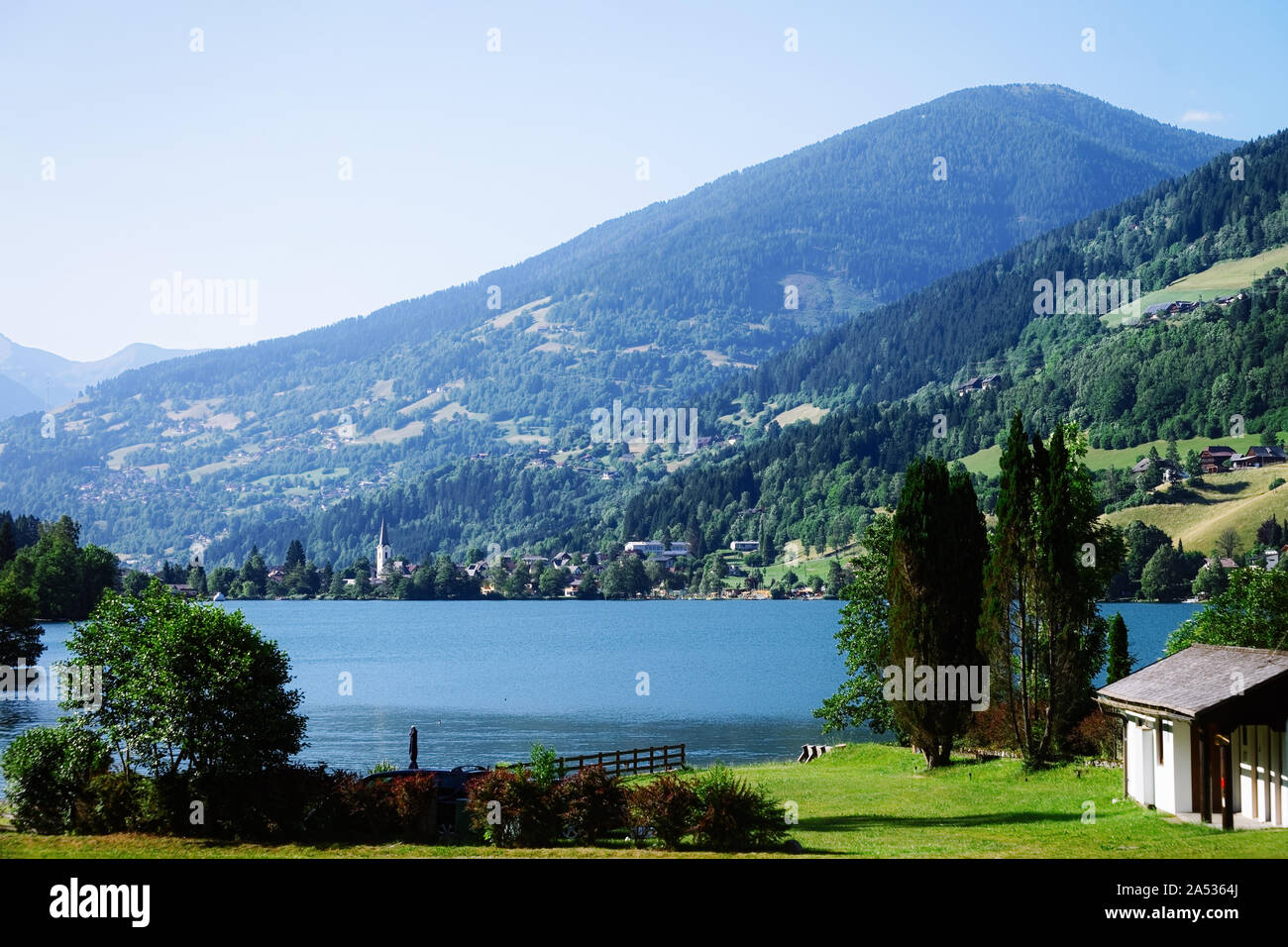 Panorama auf den See Feld am See in Kärnten in Österreich ...