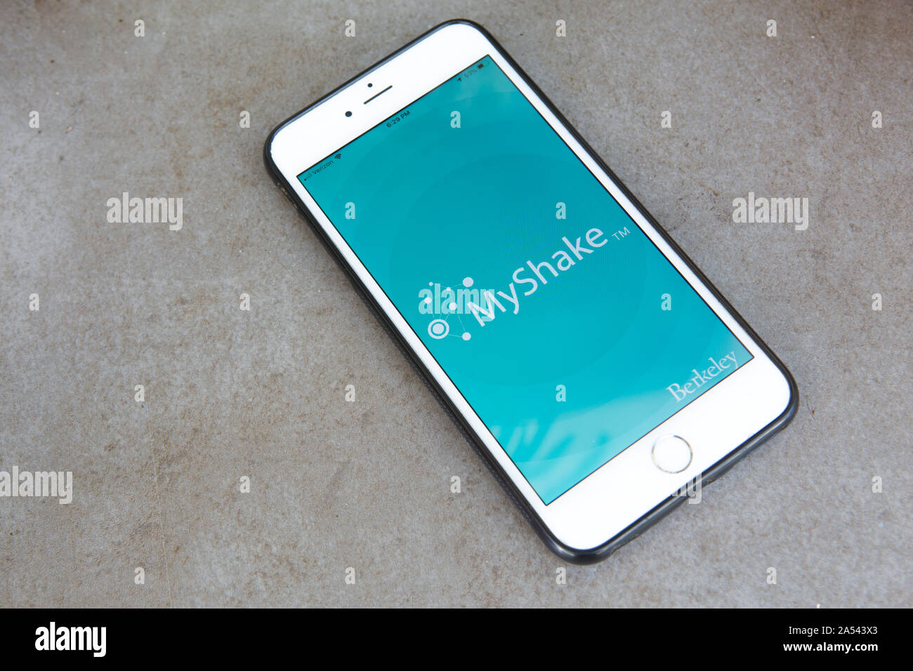 Myshake phone app -Fotos und -Bildmaterial in hoher Auflösung – Alamy