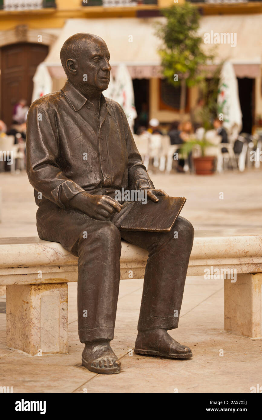 Statua di pablo picasso -Fotos und -Bildmaterial in hoher Auflösung – Alamy