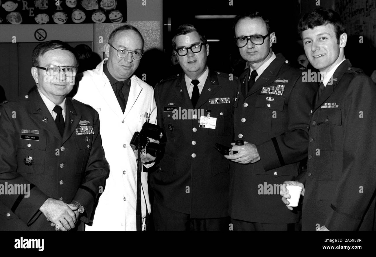 From left right army col -Fotos und -Bildmaterial in hoher Auflösung ...