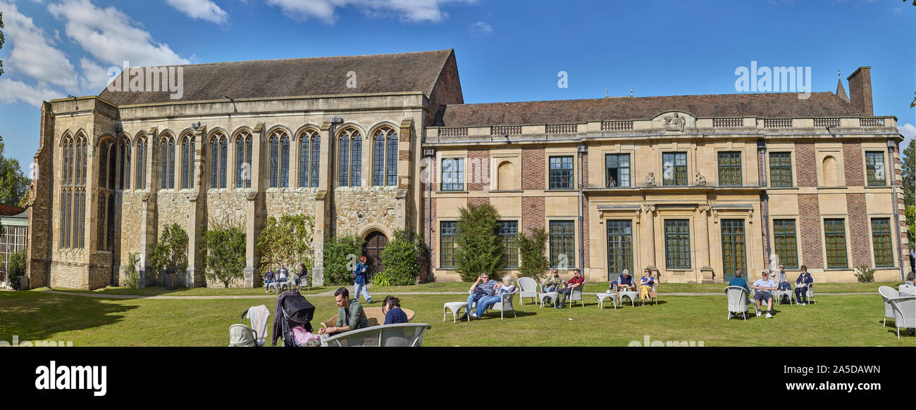 Eltham Palace ist ein großes Haus in Eltham im Royal Borough von ...