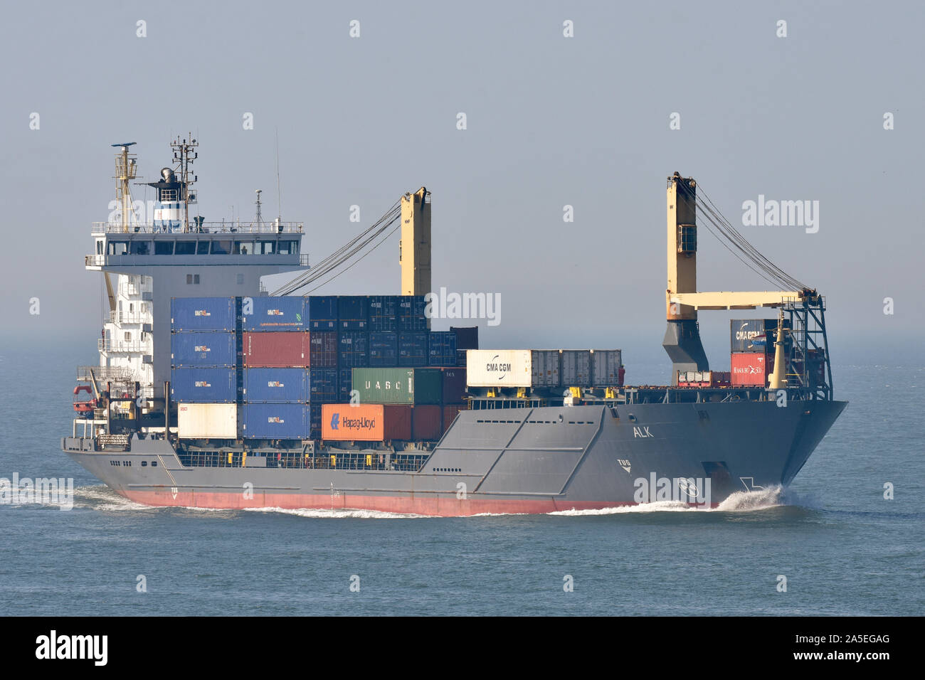 Feeder containerschiff -Fotos und -Bildmaterial in hoher Auflösung – Alamy