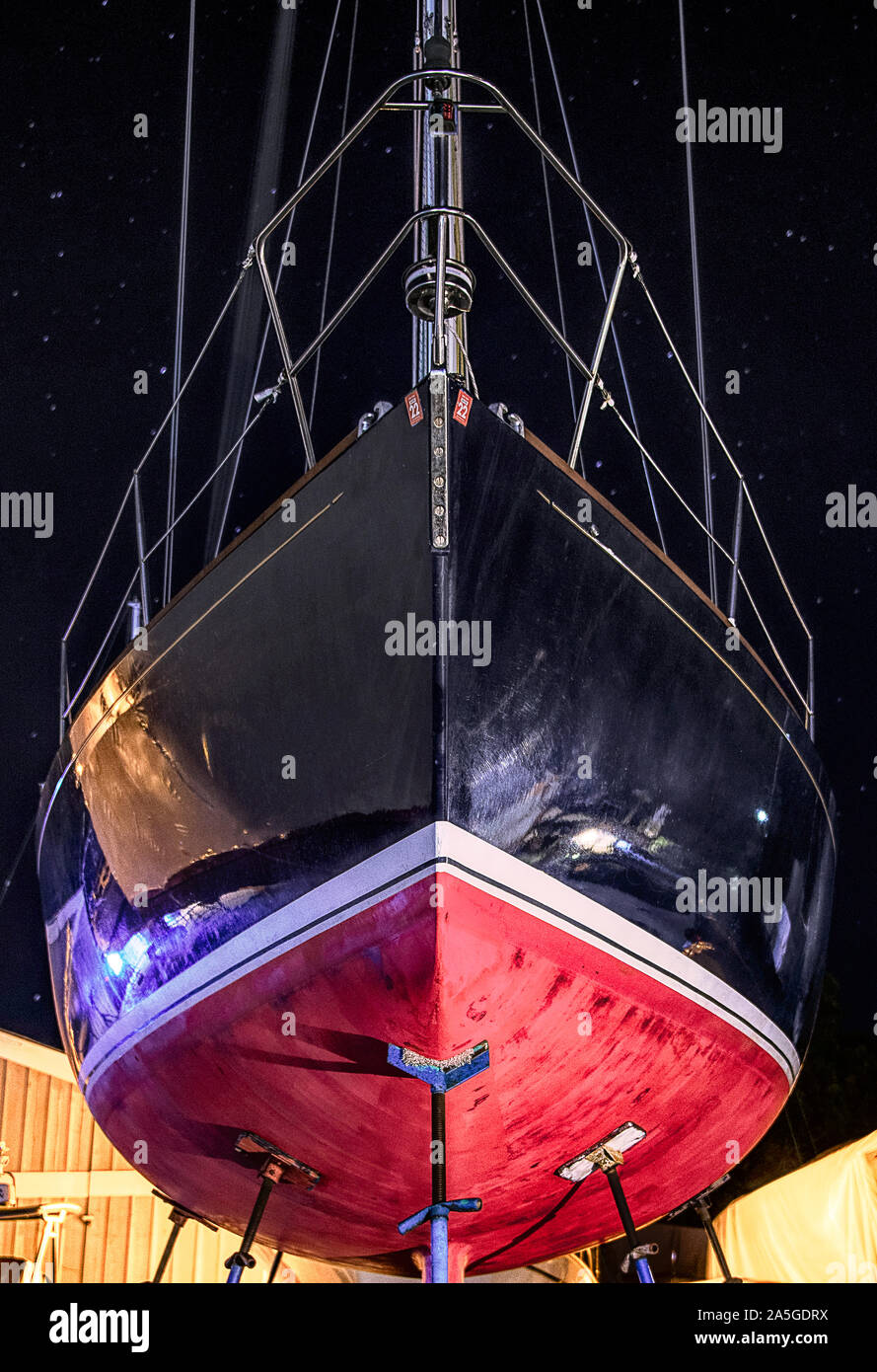 Underside of a boat -Fotos und -Bildmaterial in hoher Auflösung – Alamy
