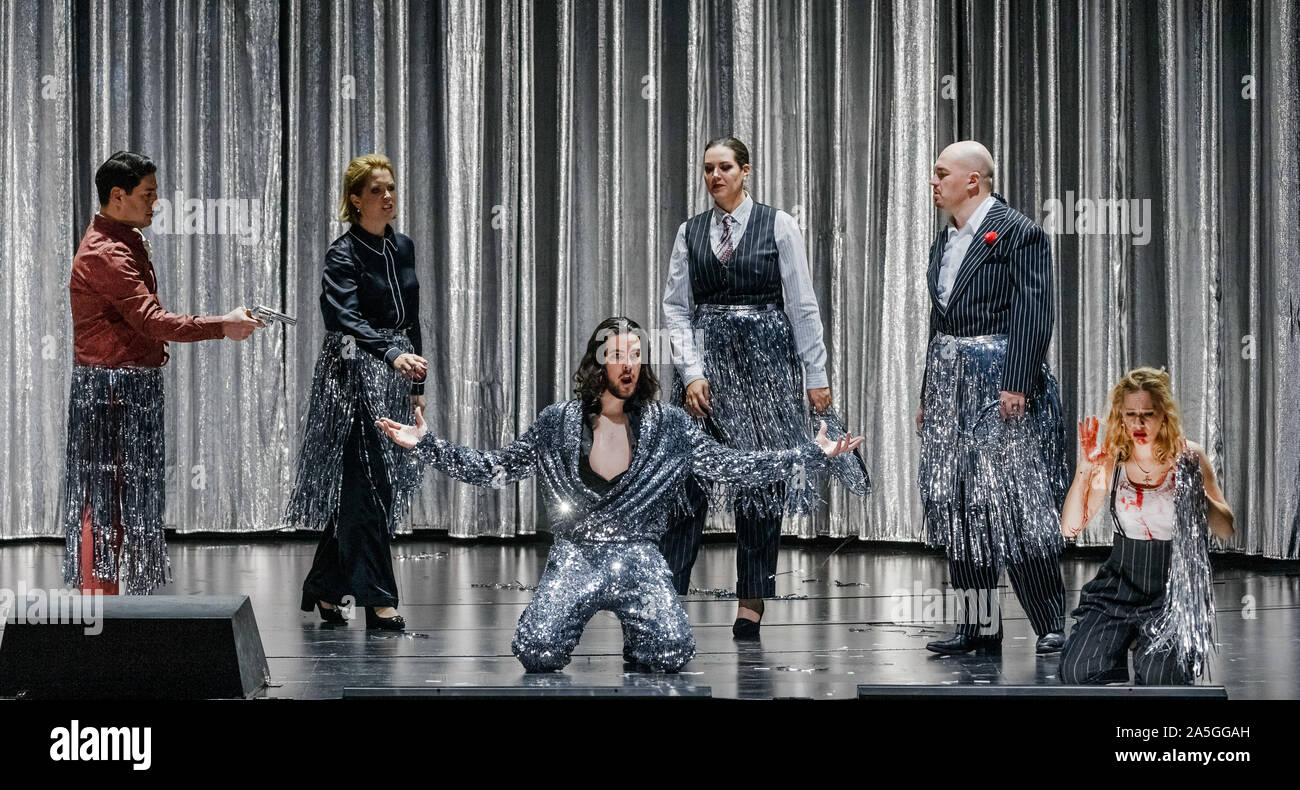 Hamburg, Deutschland. 16 Okt, 2019. Die Sänger Dovlet Nurgeldiyev (L-R ...