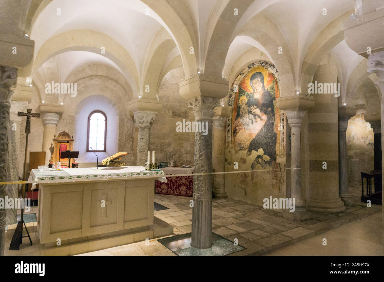 Krypta der kathedrale von otranto -Fotos und -Bildmaterial in hoher ...