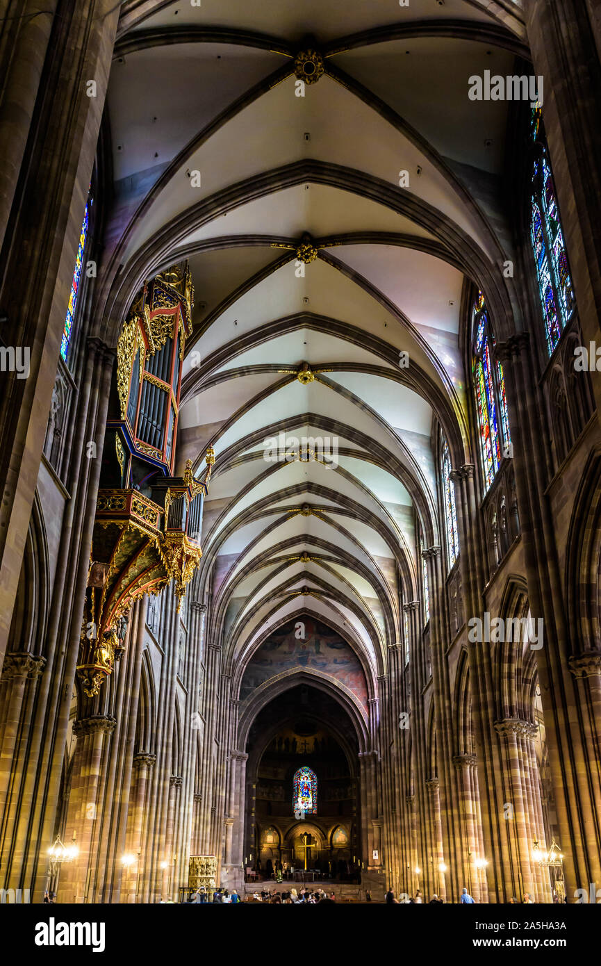 Linker kirchenschiff altar -Fotos und -Bildmaterial in hoher Auflösung – Alamy