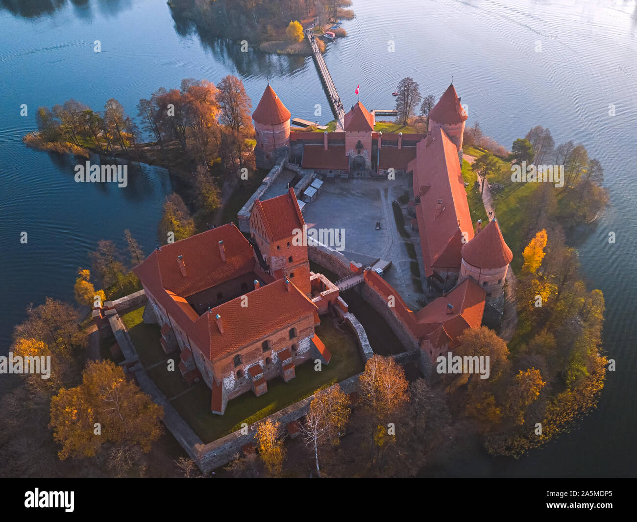 Trakai castle aerial -Fotos und -Bildmaterial in hoher Auflösung – Alamy