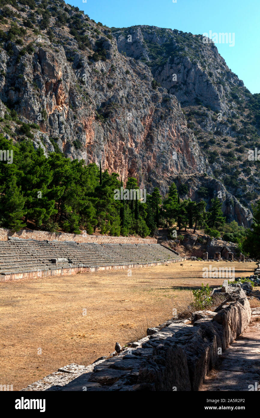 Altes stadion von delphi -Fotos und -Bildmaterial in hoher Auflösung ...