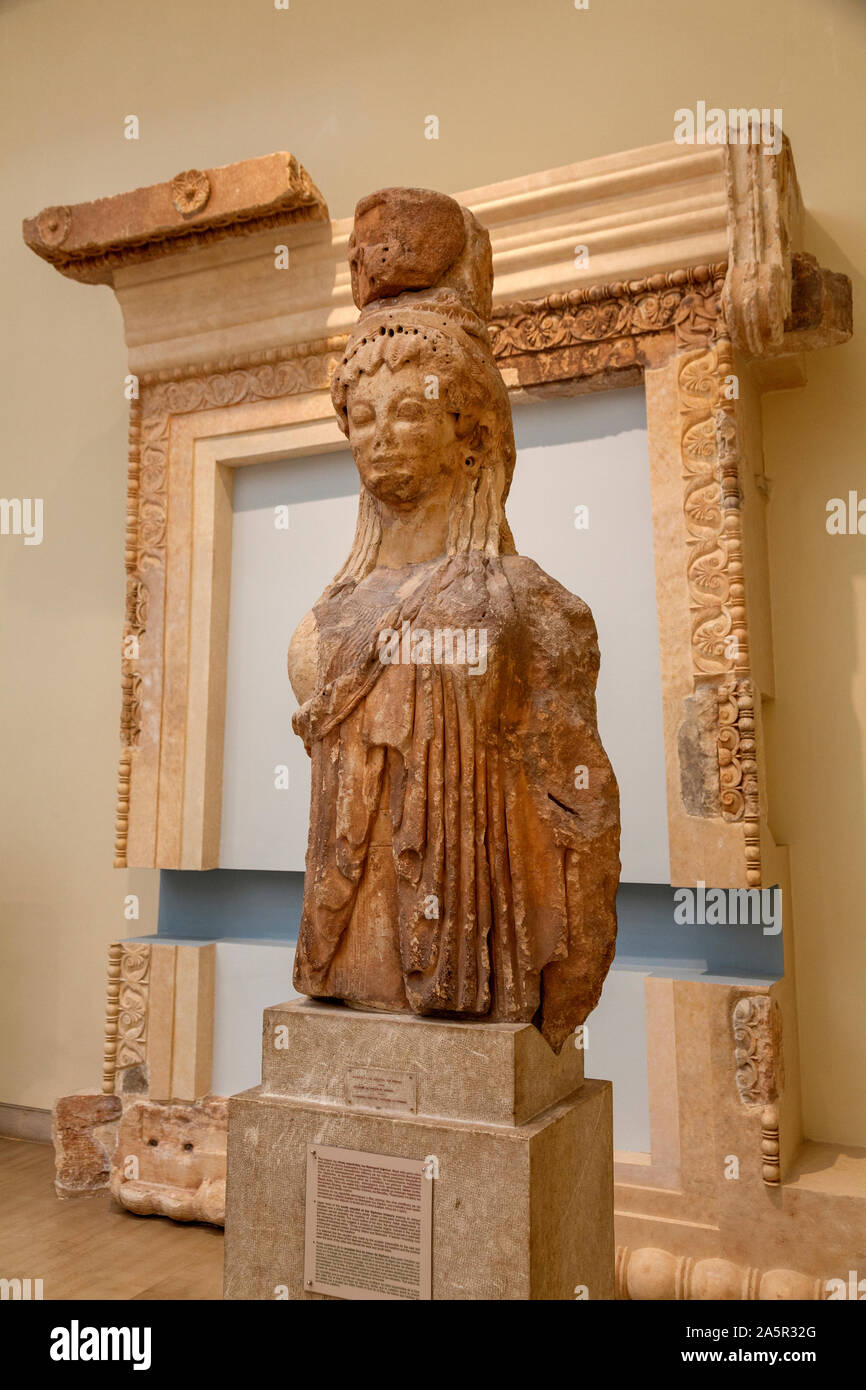 Greece delphi museum statue -Fotos und -Bildmaterial in hoher Auflösung ...