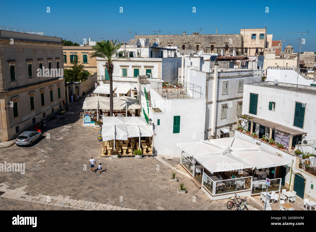 Luftbild von der Piazza Castello von Burg von Otranto in Otranto ...