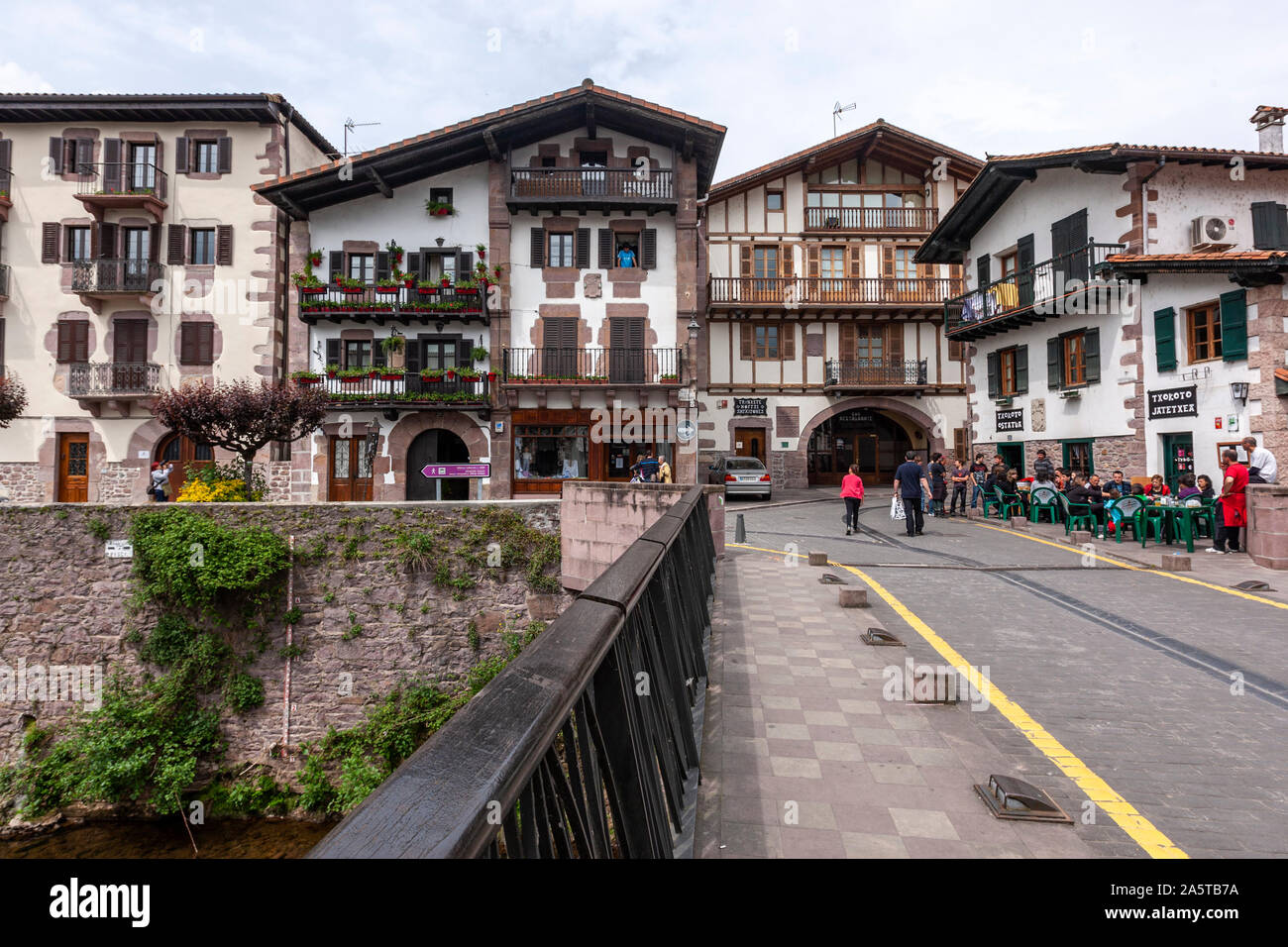 Puente de Muniartea, Elizondo, Navarra, Spanien Stockfotografie - Alamy