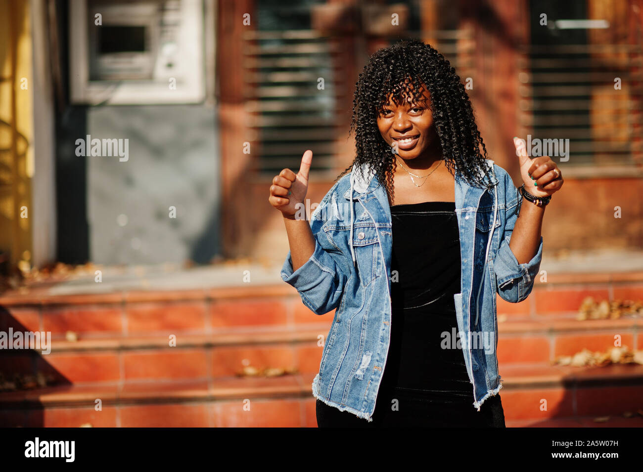 Daumen hoch für frankreich französisch -Fotos und -Bildmaterial in hoher Auflösung – Alamy