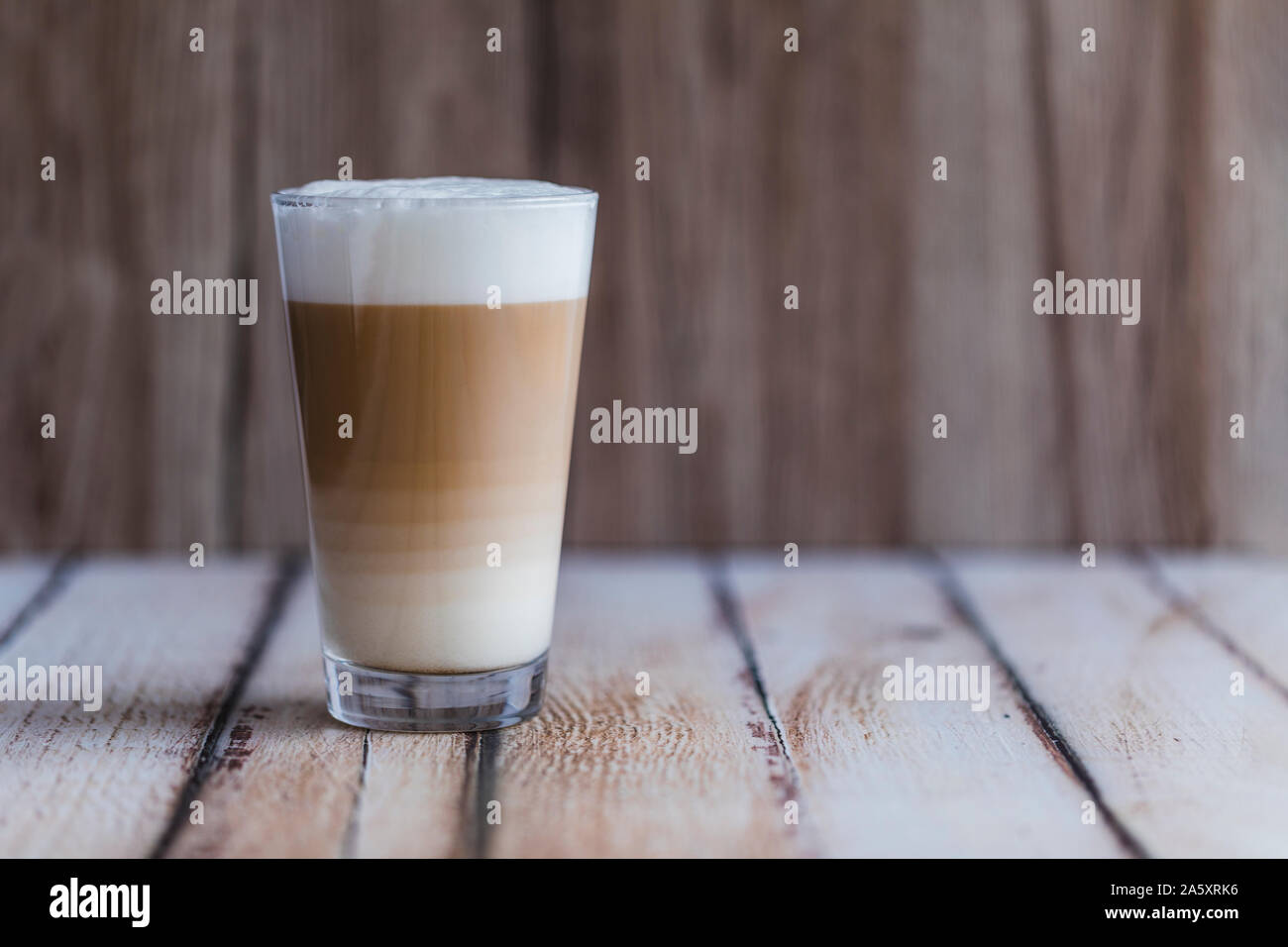 Reich an koffein trinken -Fotos und -Bildmaterial in hoher Auflösung ...