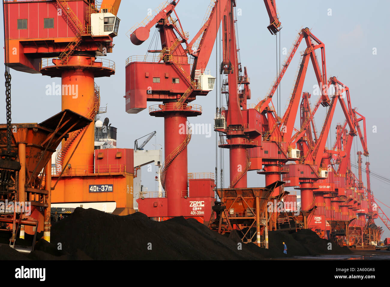 Greifer kran hafen -Fotos und -Bildmaterial in hoher Auflösung – Alamy