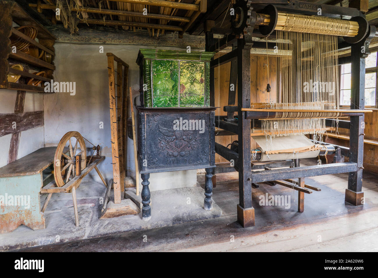 Antiker holzwebstuhl -Fotos und -Bildmaterial in hoher Auflösung – Alamy