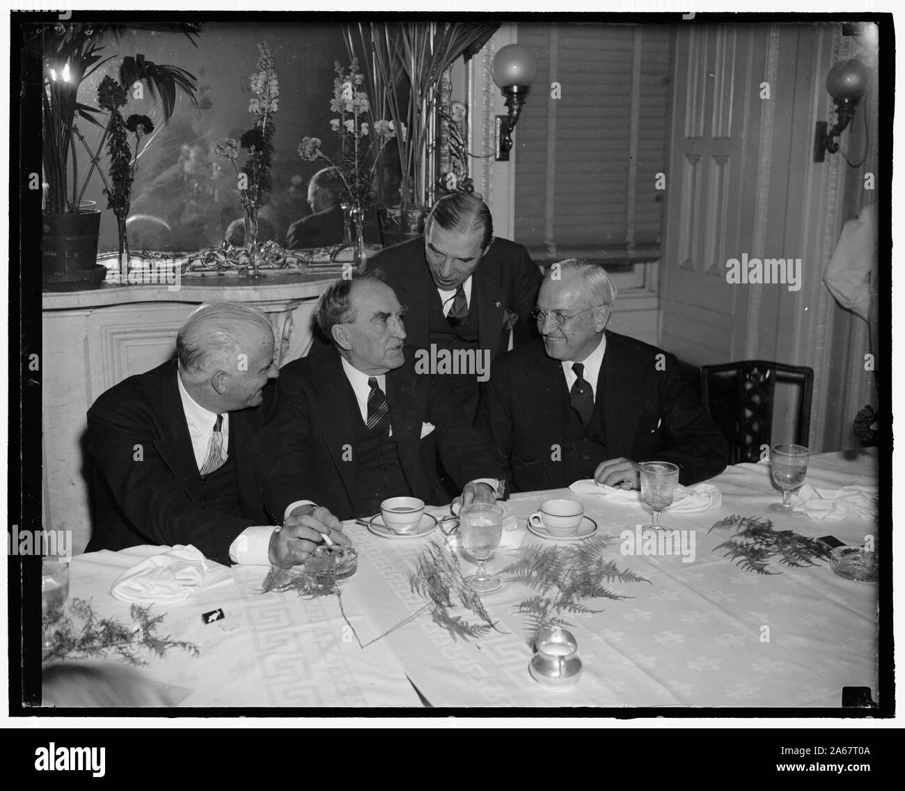 Tischservice william -Fotos und -Bildmaterial in hoher Auflösung – Alamy