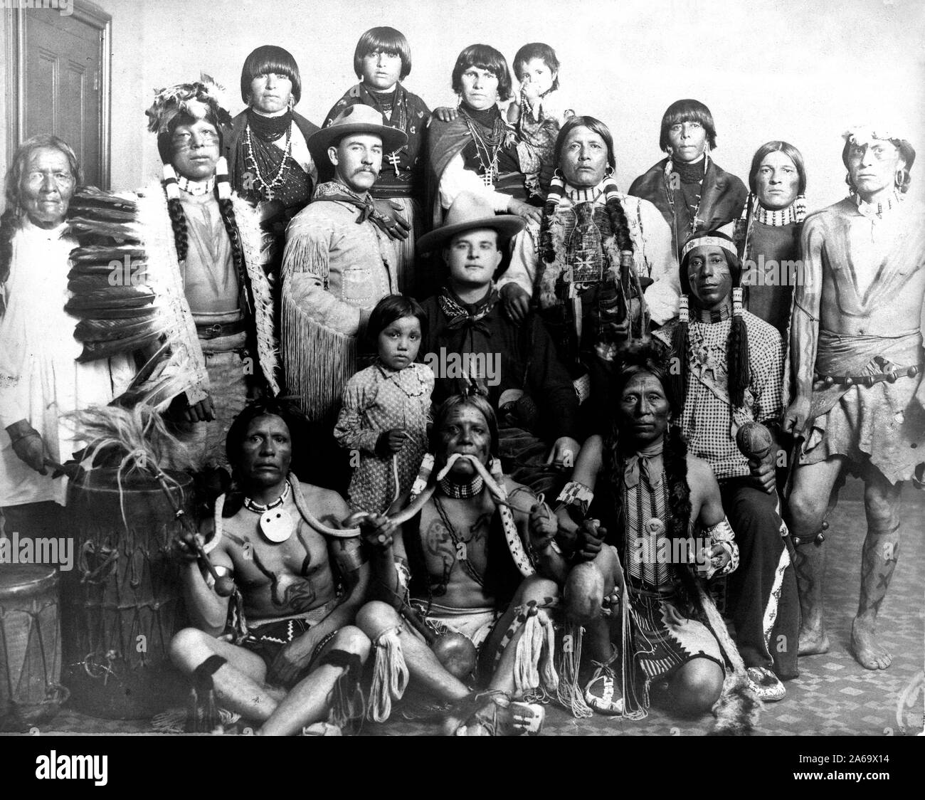 Pueblo indianer gruppenfoto -Fotos und -Bildmaterial in hoher Auflösung ...