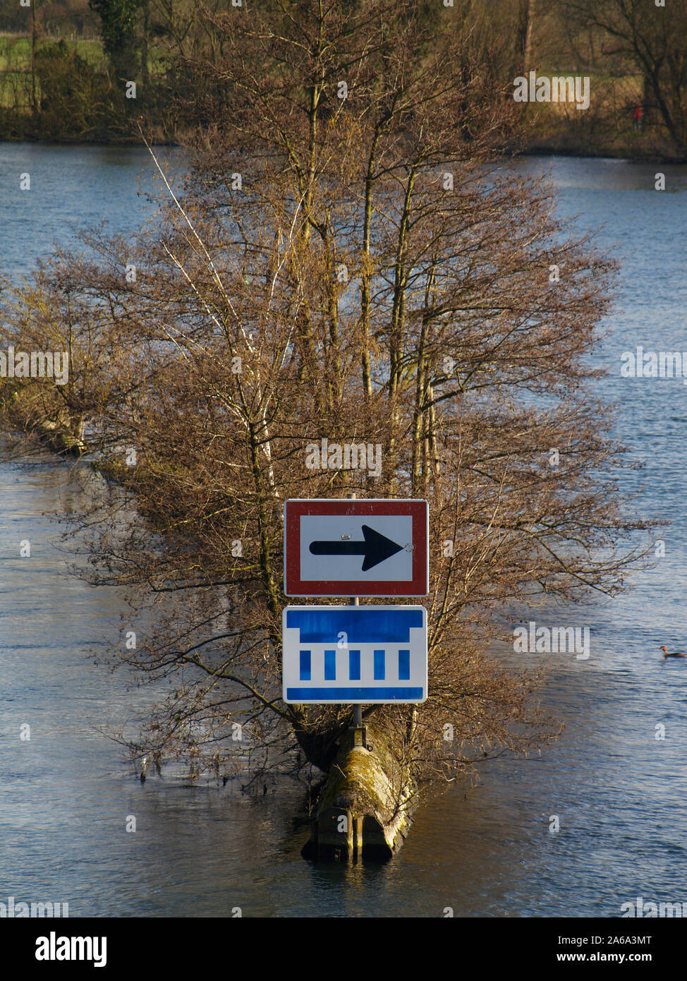 Wasserweg zeichen -Fotos und -Bildmaterial in hoher Auflösung – Alamy