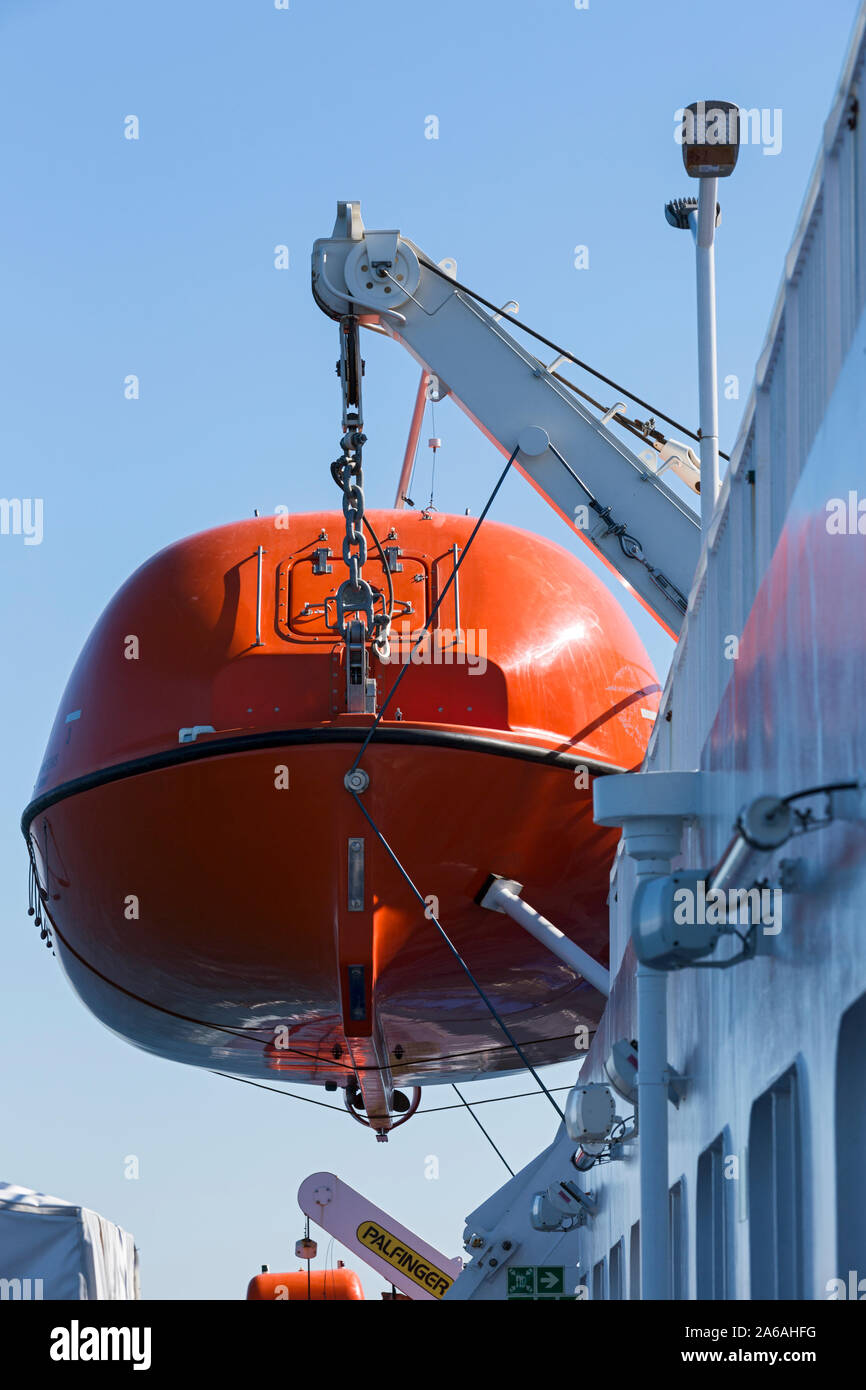 Rettungsboot tender -Fotos und -Bildmaterial in hoher Auflösung – Alamy