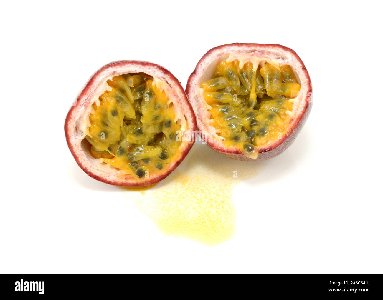 Passion fruit pulp seeds -Fotos und -Bildmaterial in hoher Auflösung ...