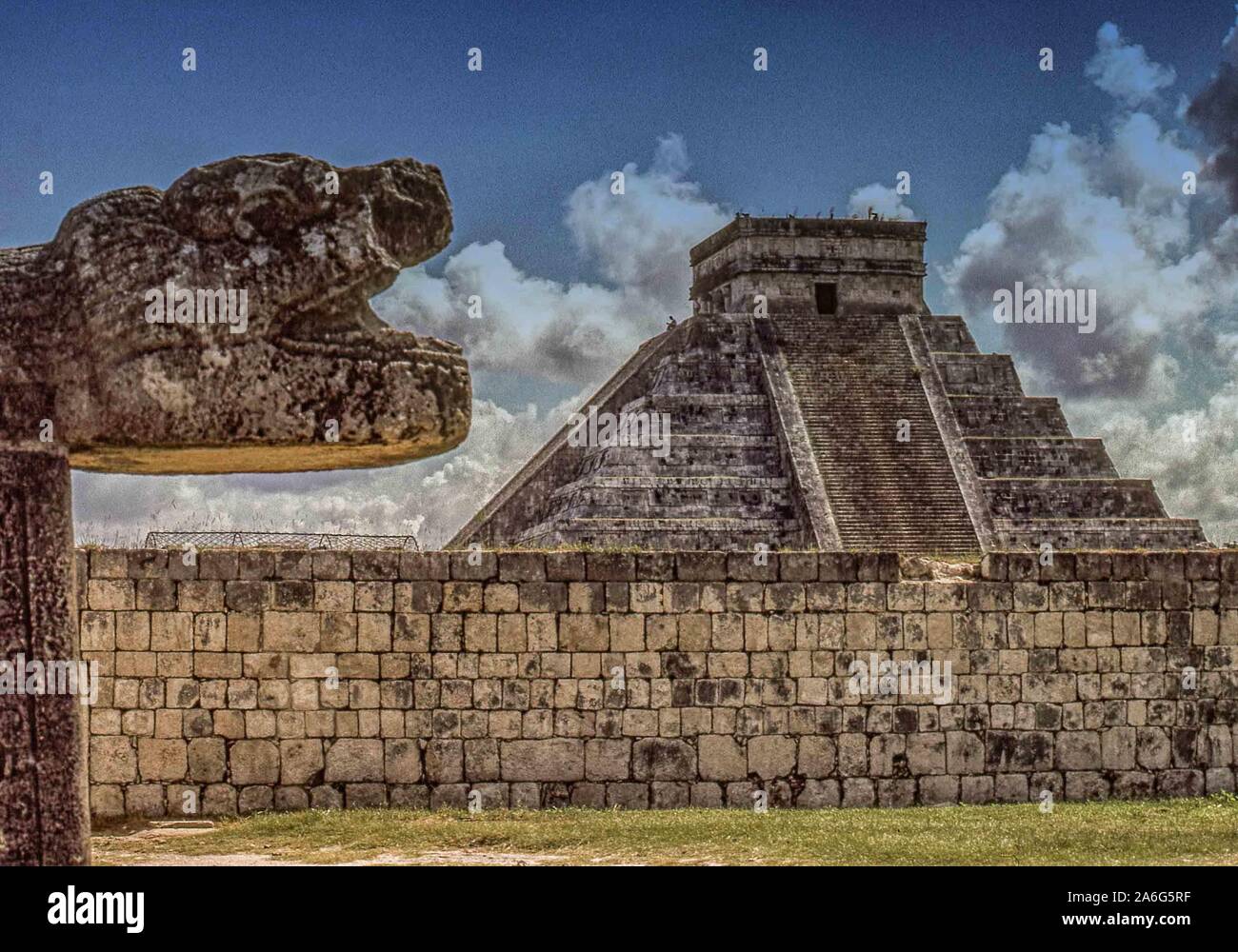 Jaguar pyramid chichen itza yucatan -Fotos und -Bildmaterial in hoher ...