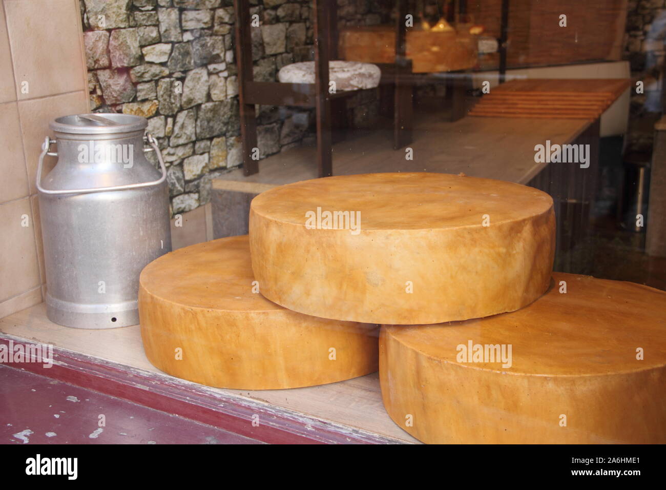 Käse laib gouda -Fotos und -Bildmaterial in hoher Auflösung – Alamy
